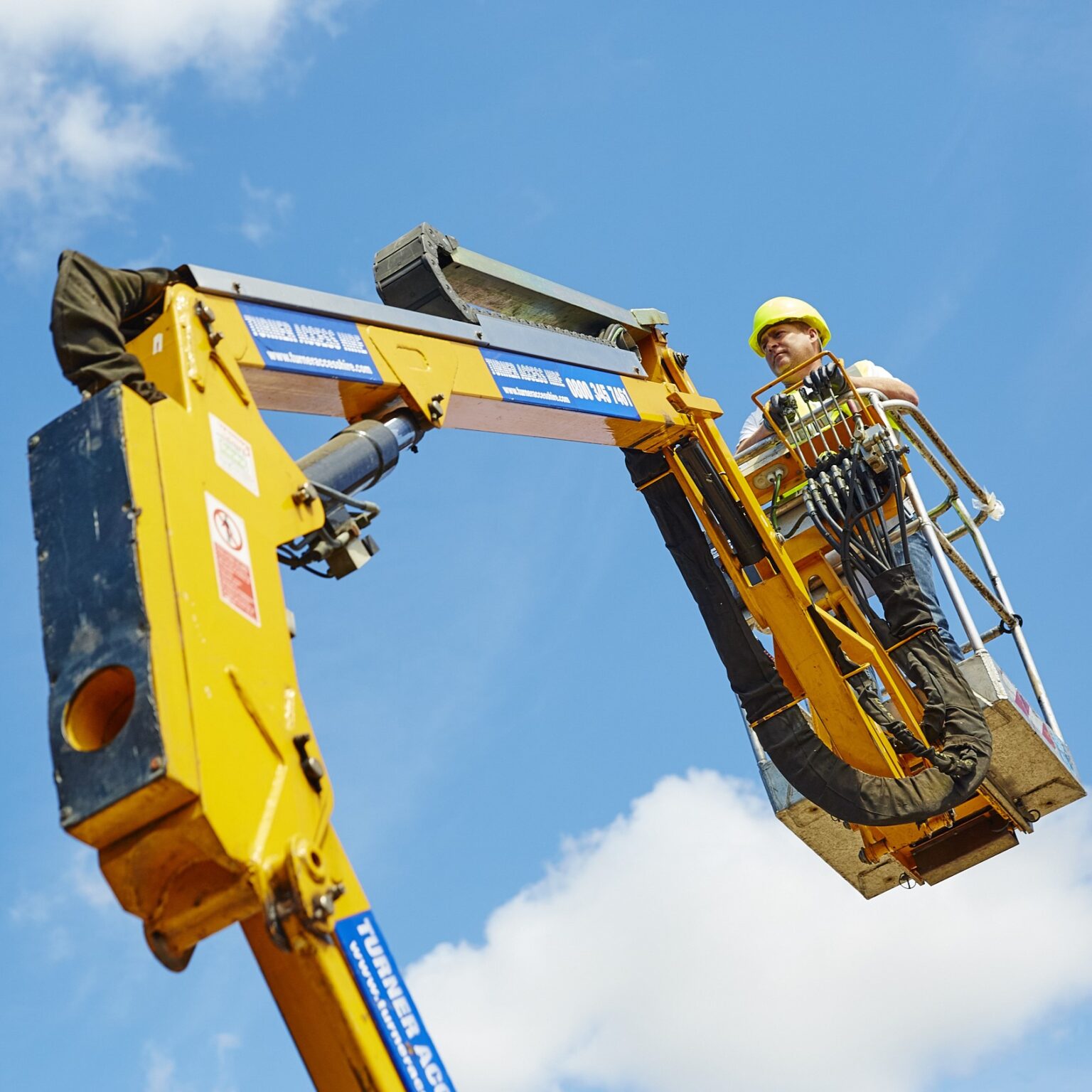 MEWP Articulated Boom - Milne Safety